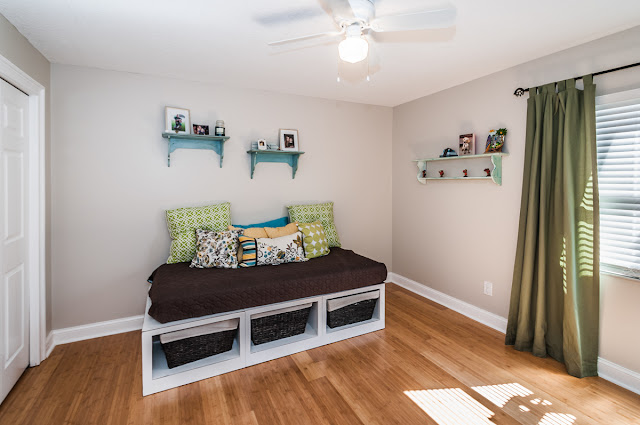 Kara's Korner: House Tour : Out With The Old, In With The New