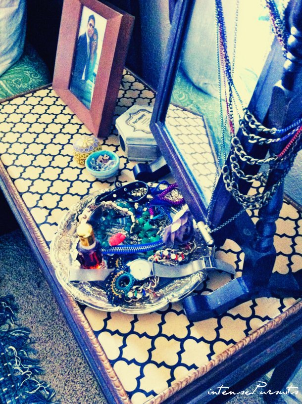 DIY: table top + patterned wrapping paper