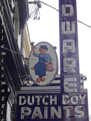 LittleMissMaggie: Marquees and Store Fronts
