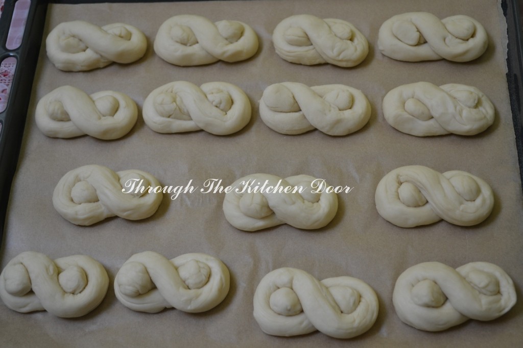 Through The Kitchen Door: Braided Bread Rolls