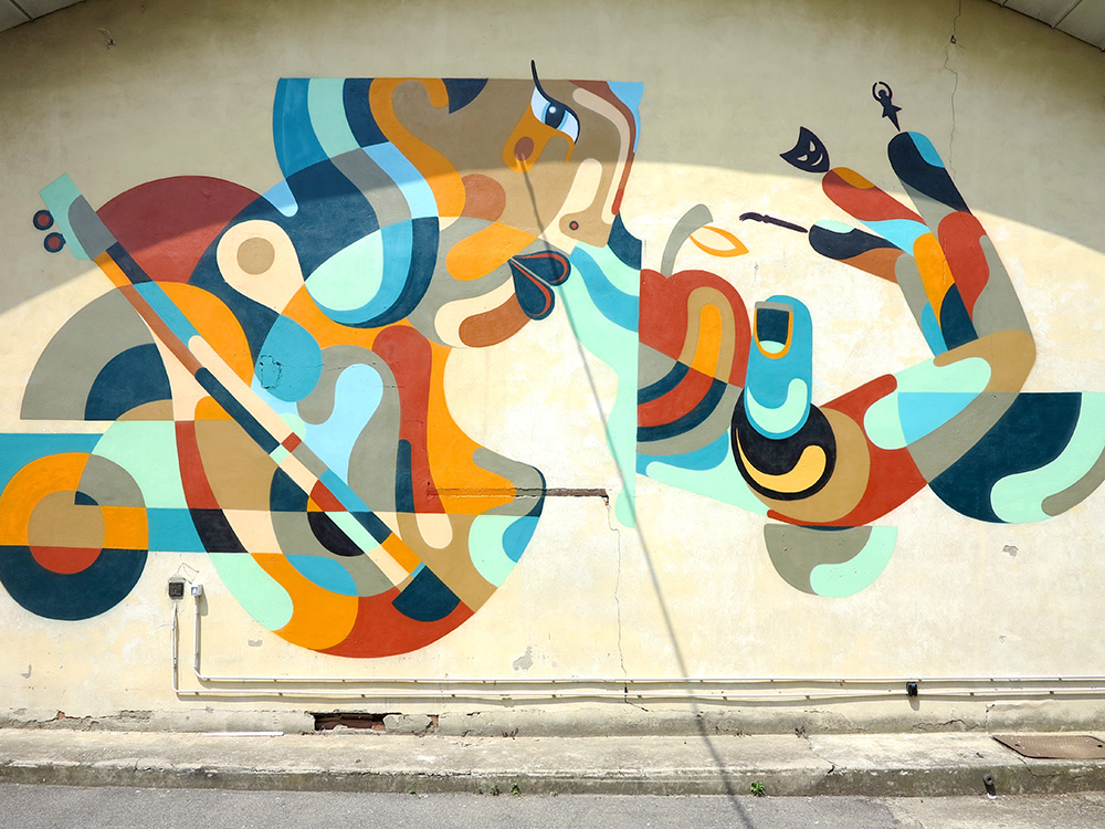 Reka creates a beautiful mural in Milan, Italy – StreetArtNews