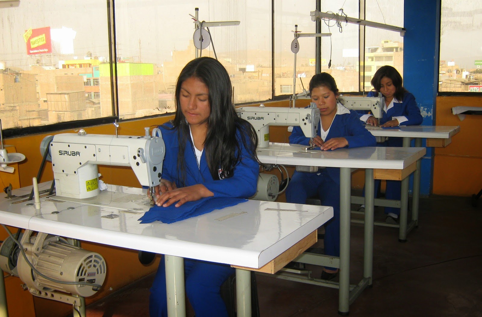 CETPRO CESAR VALLEJO PUNO: CONFECCIÓN TEXTIL