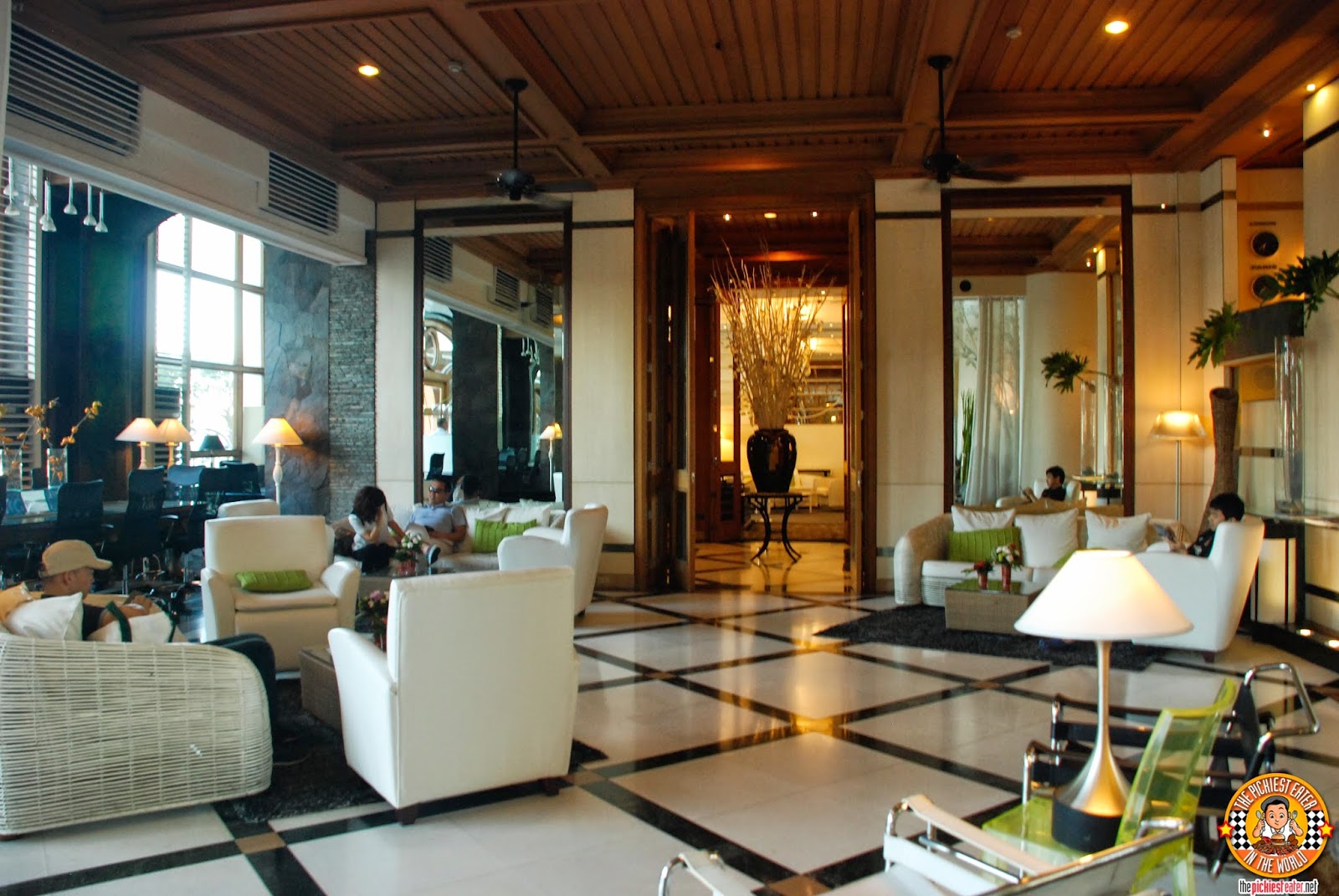 THE PICKIEST EATER IN THE WORLD: VIVERE HOTEL: STANDING TALL IN ALABANG