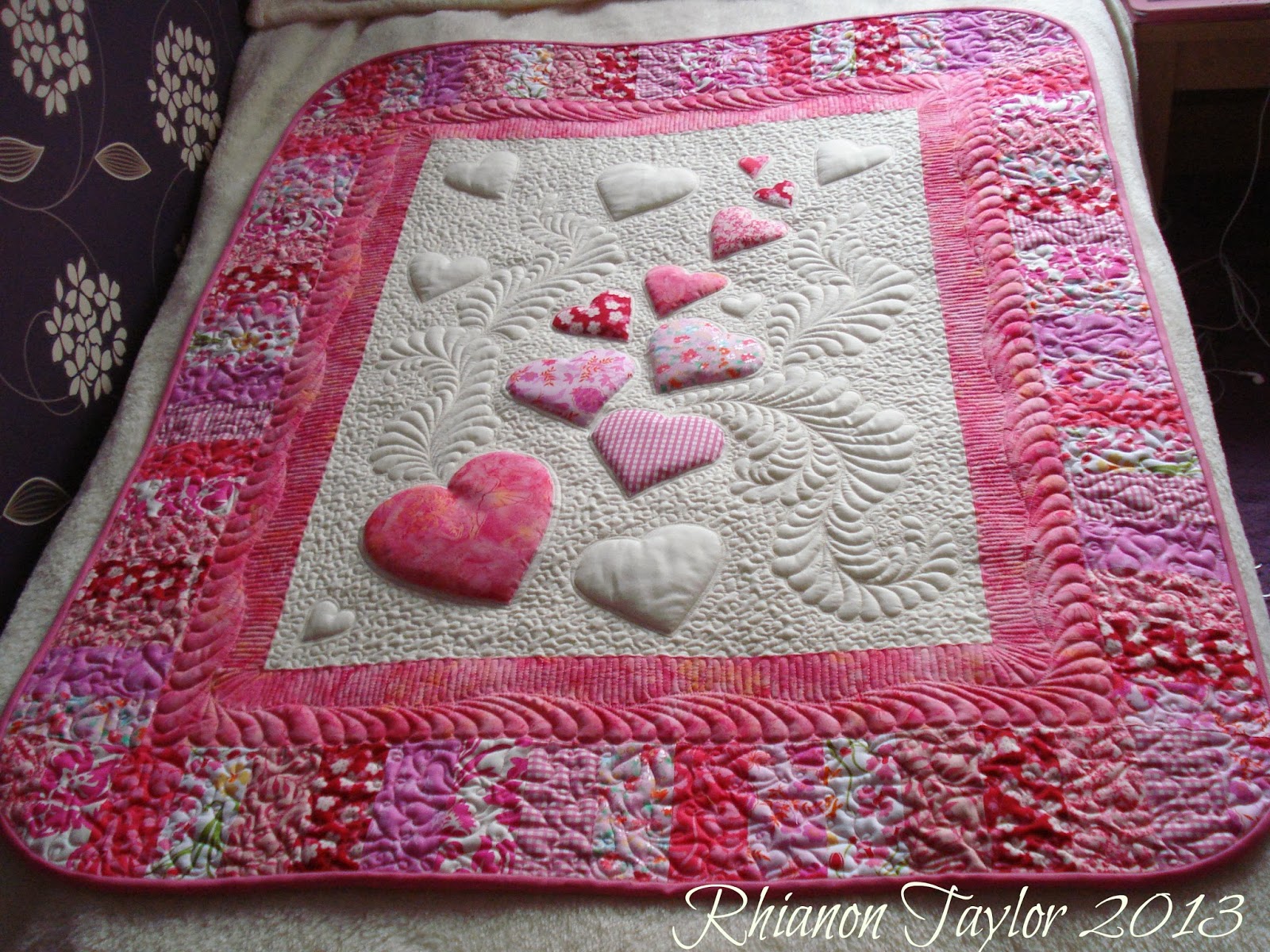 The Nifty Stitcher: Floating Hearts Baby Quilt