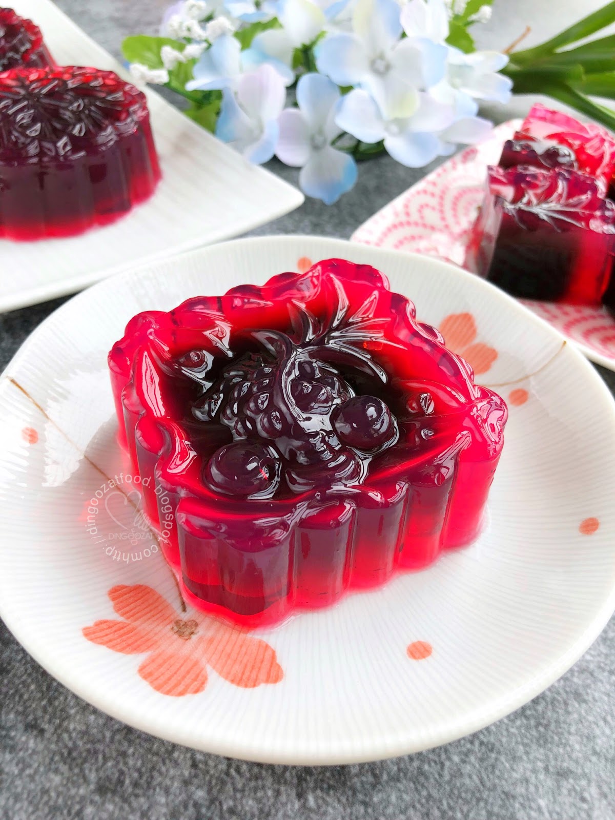 Miki's Food Archives : Rose Flavour Mooncake With Grass Jelly Filling ...