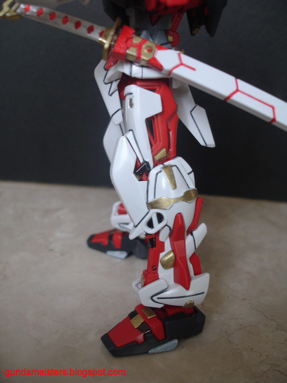 Gundam Meisters: Review: HG 1/144 - Gundam Astray Red Frame