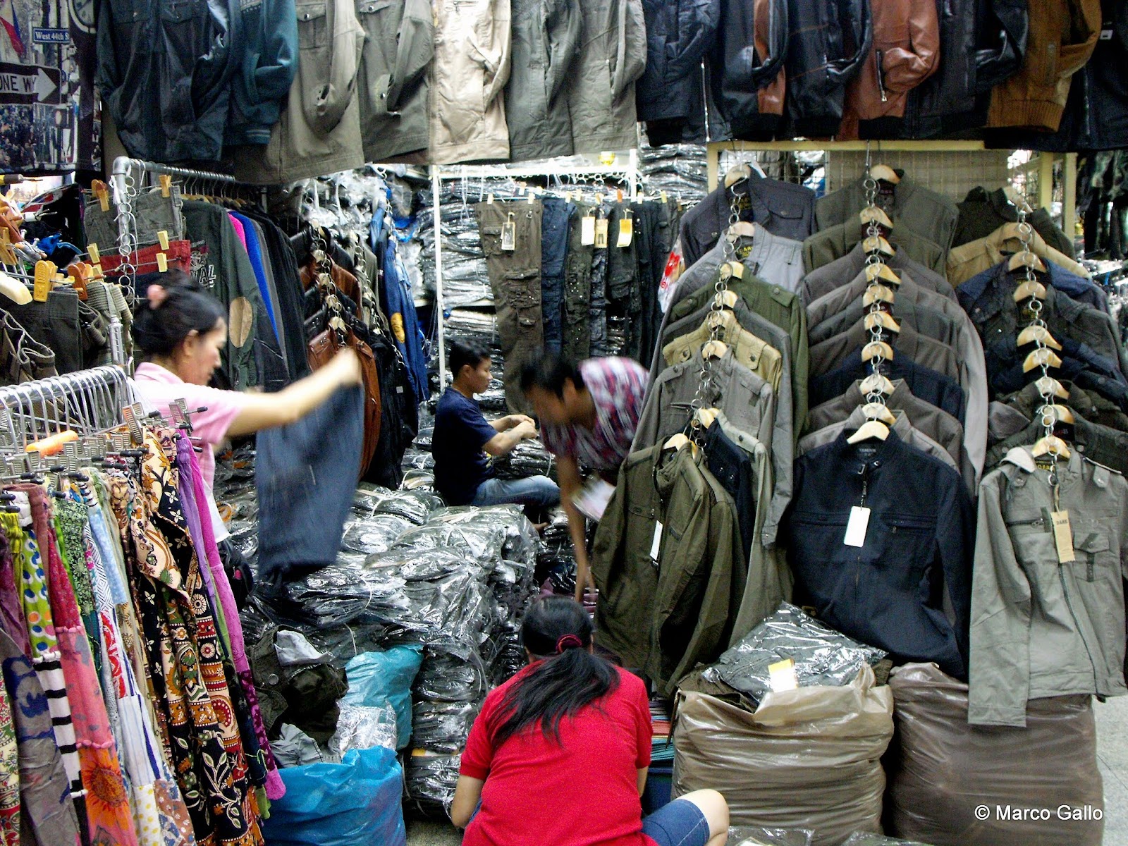 Vivir viajando: BOBAE TOWER MARKET. MERCADO DE ROPA AL POR MAYOR ...