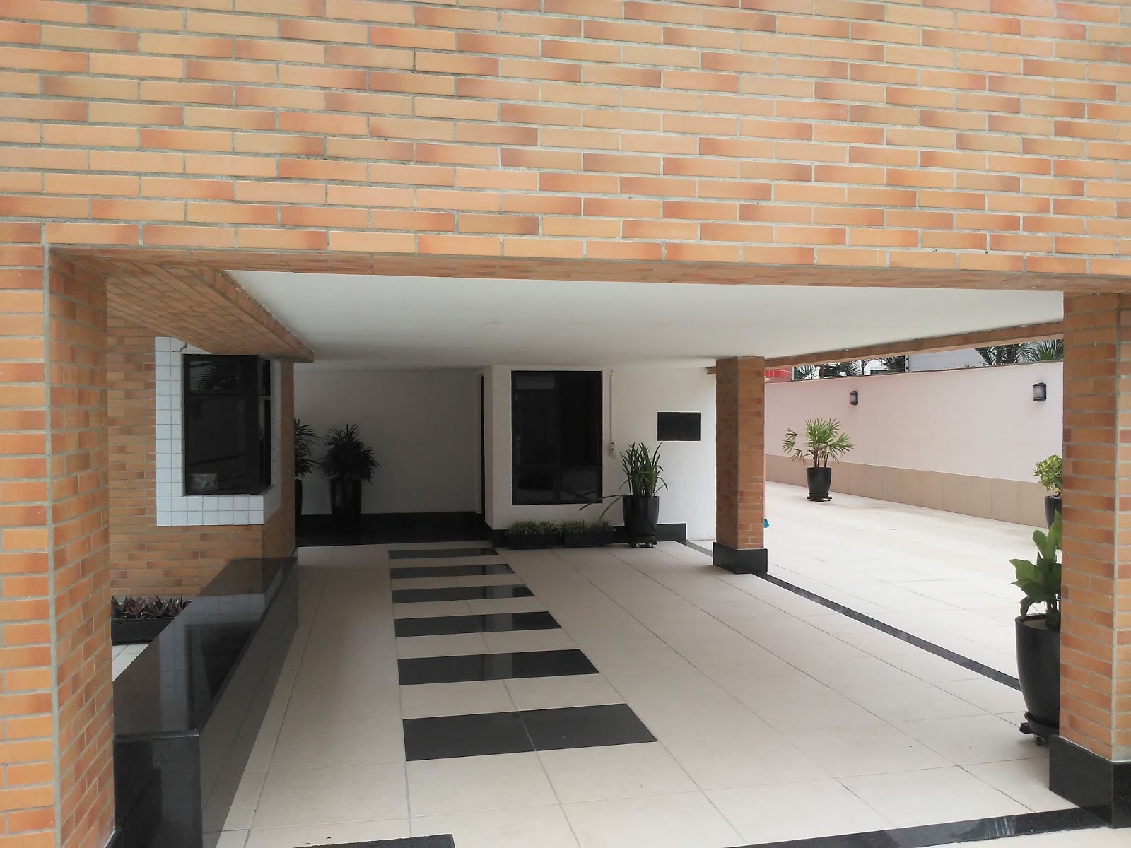 ROBERTO WAGNER ARAÚJO Arquitetura & Interiores: PROJ HALL PILOTIS: COND ...