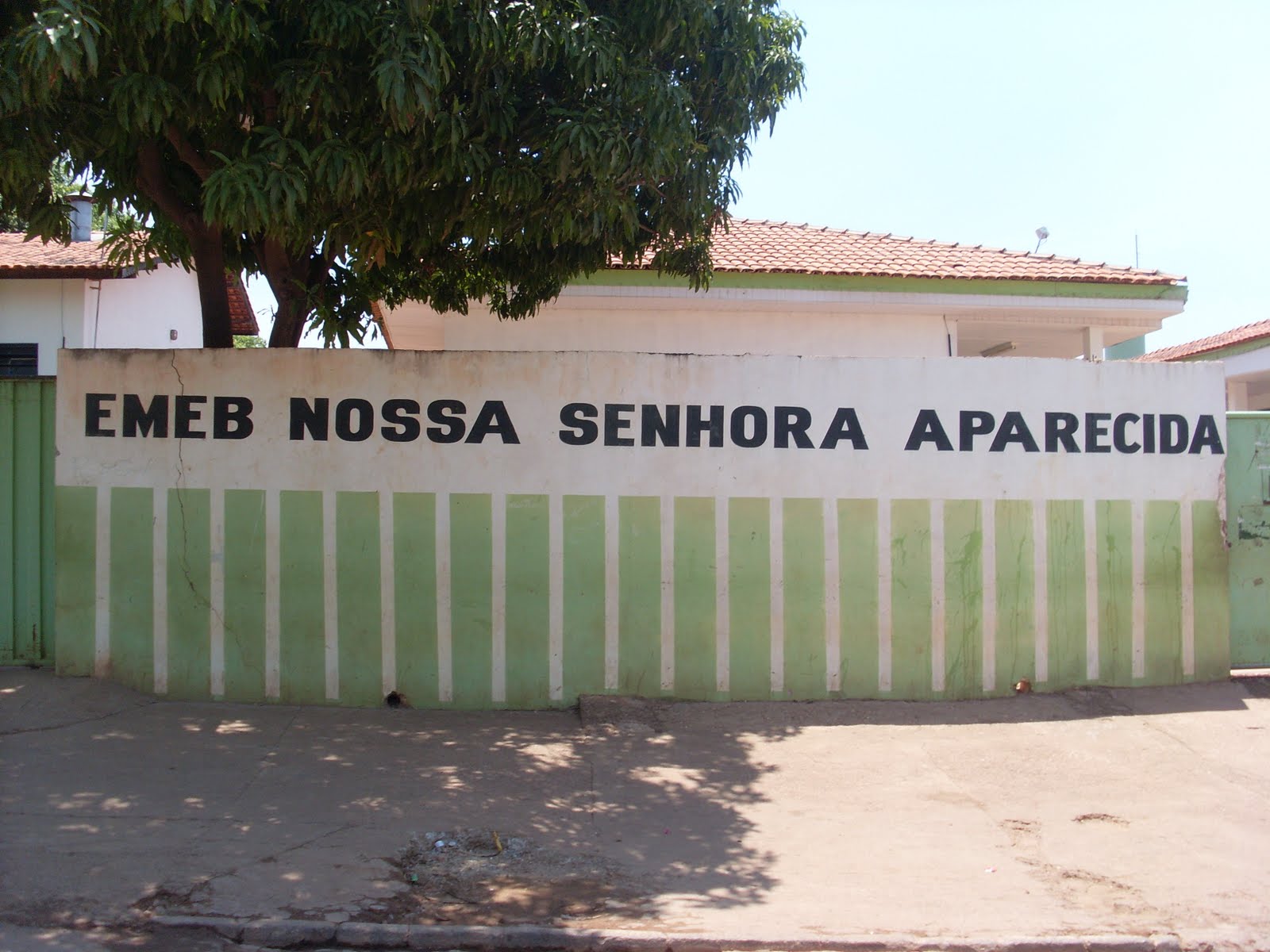 EMEB "NOSSA SENHORA APARECIDA": Fotos da Escola parte interna e externa