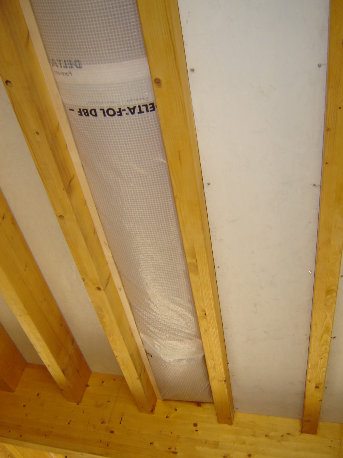 maison B B C: Mise en oeuvre des panneaux triply entre solives ...