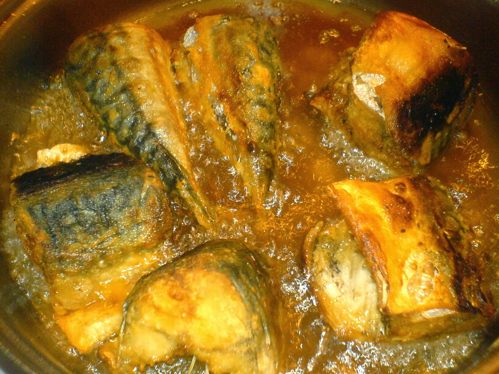 Macrou prajit cu mujdei de usturoi | Preparatedevis.ro