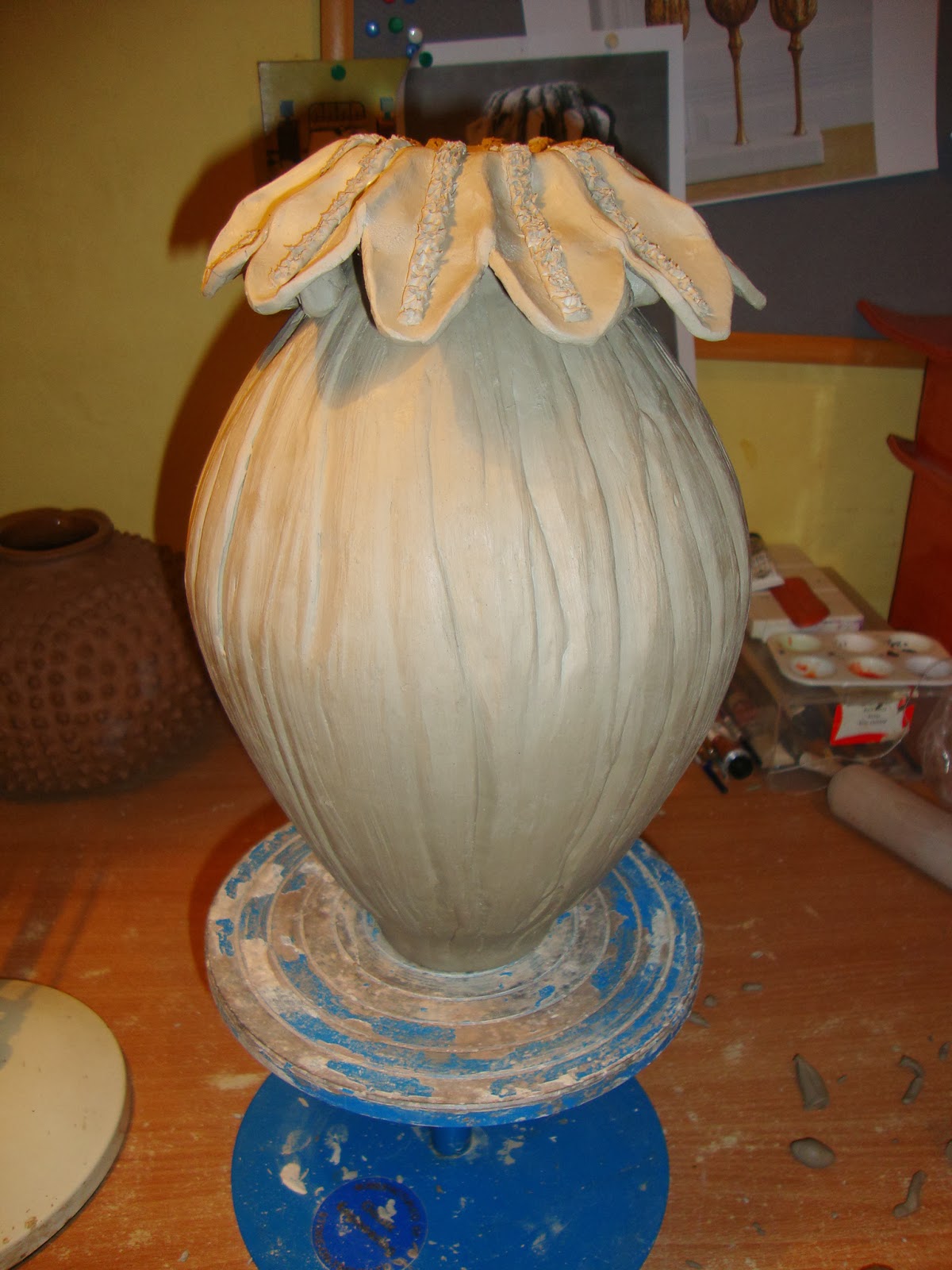 Wendy Wallwork Ceramics: Poppy pod