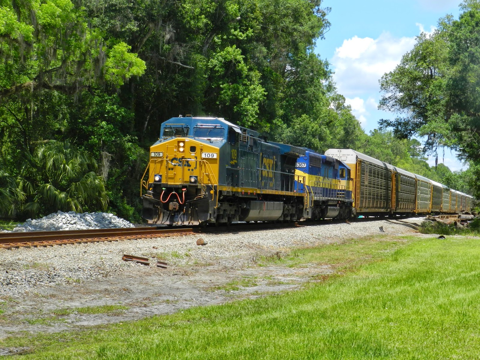Trains and Trails of Nassau County FLA: CSX Working in Bryceville ...