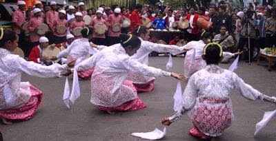 Tarian Lenso dari Ambon Manise - Pesona Nusantara