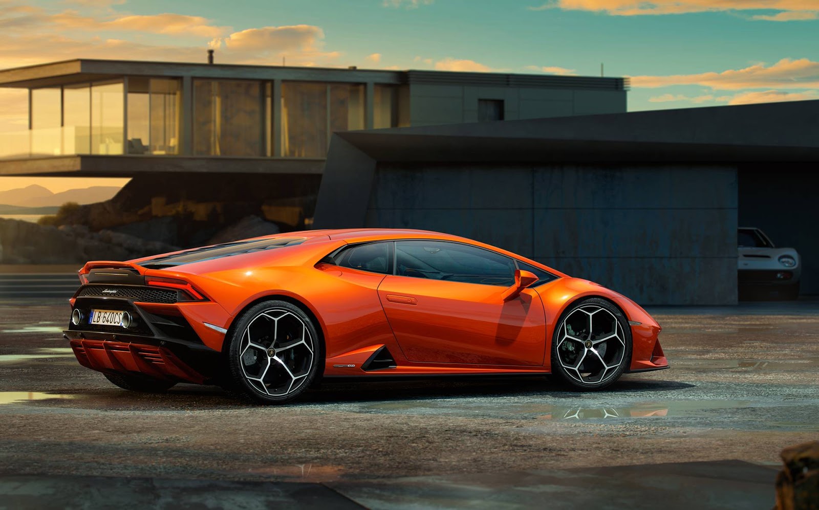 Lamborghini Huracan EVO para enfrentar Ferrari 488 GTB