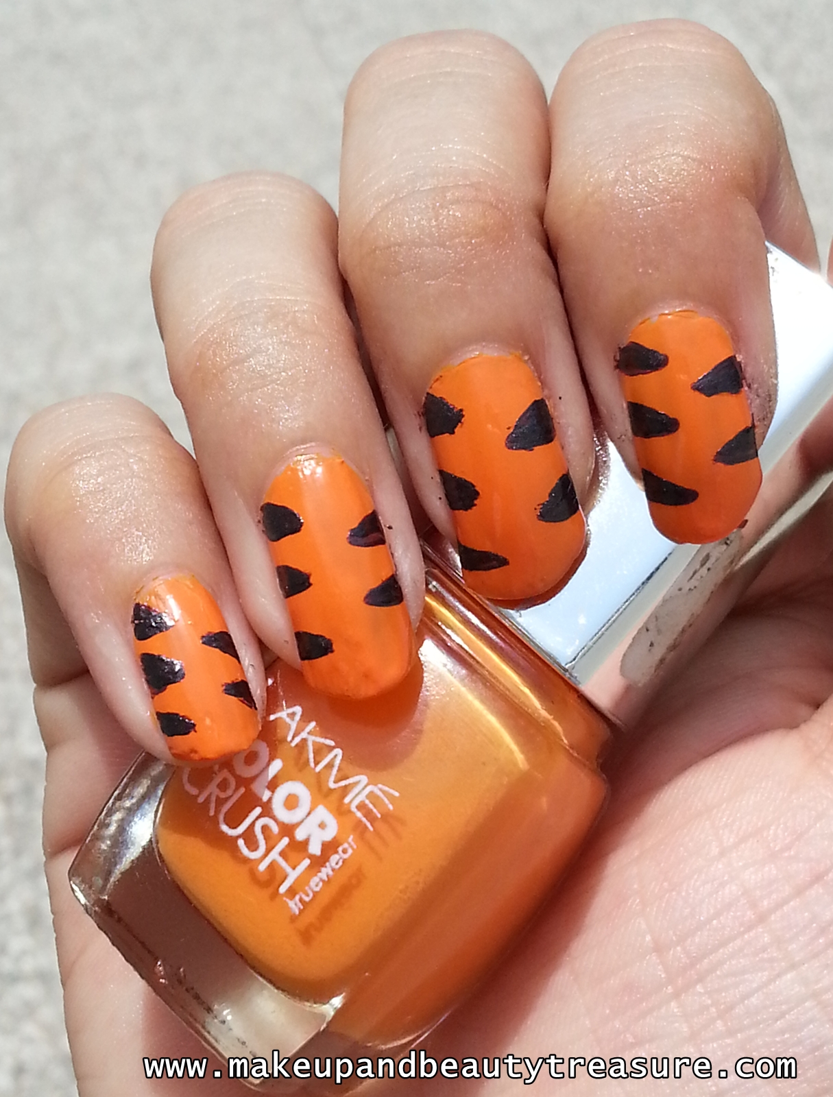 best makeup beauty mommy blog of india: Tiger Print Nail Art Tutorial