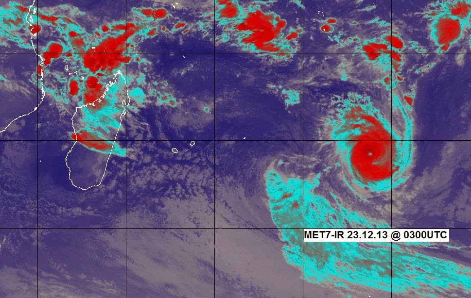 La tempête tropicale Amara et le cyclone tropical intense Bruce s ...
