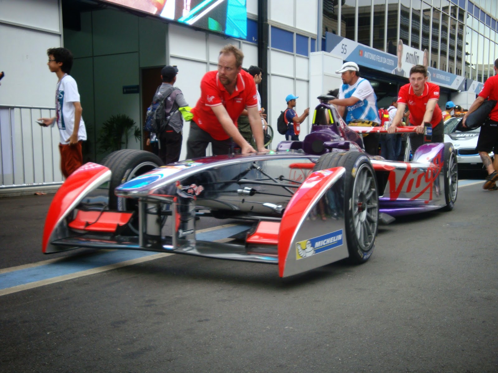 Automobiles At Its Best: Drive Smart: What Is Downforce?