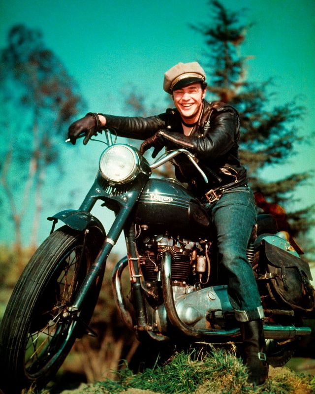 Amazing Vintage Photos of Marlon Brando Posing With His Own 650cc ...