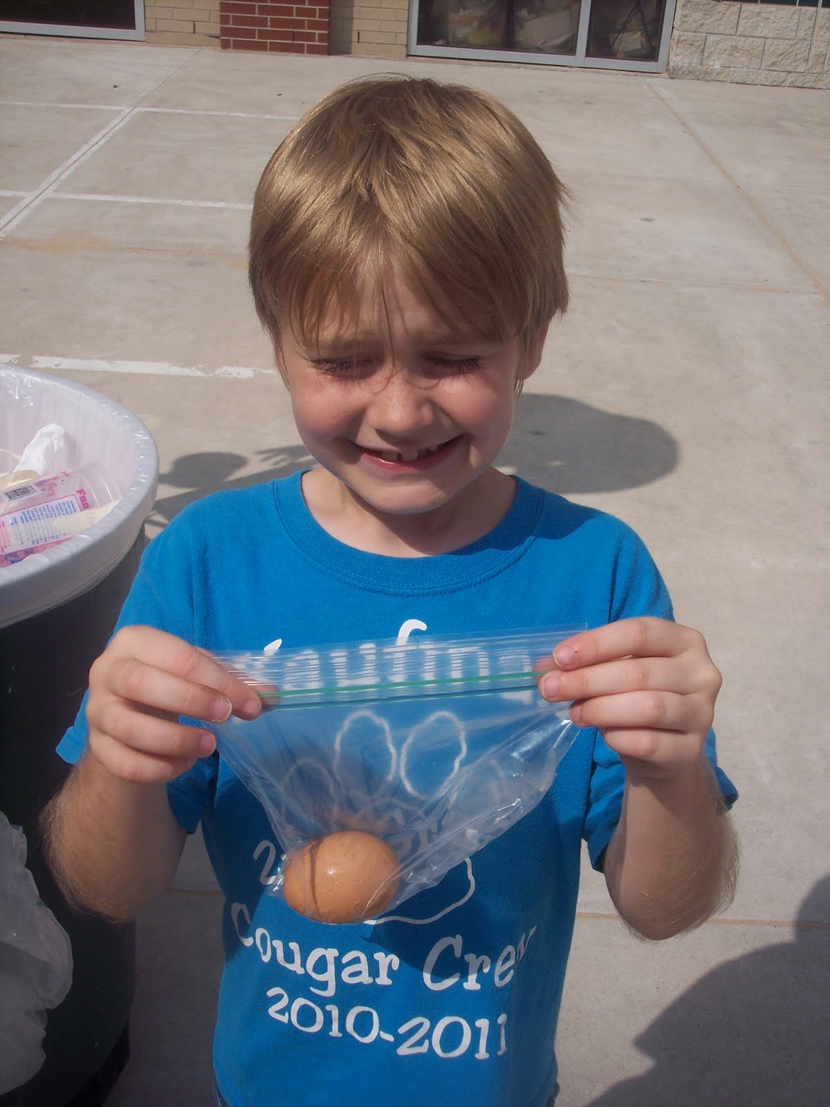 Mrs. Shaw's 2nd Grade Class : Humpty Dumpty Egg Drop Experiment!