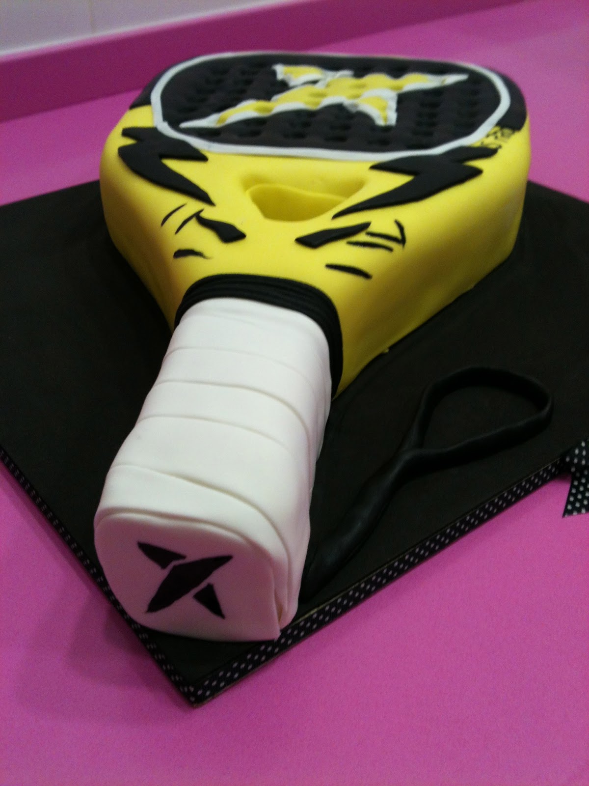 Medusa's Cakes: TARTA RAQUETA DE PADEL