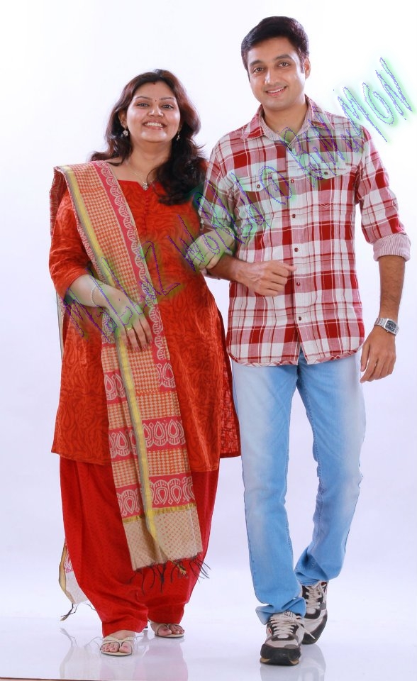 MalluZ WorLd: AcToR SaRaTH FaMilY AlBuM