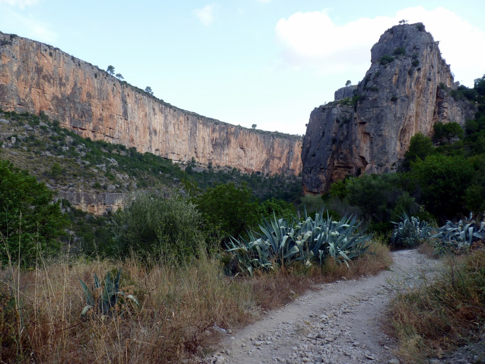 El Blog de Raga y Sandra: Senderismo -- Chulilla, ruta del Turia y ...