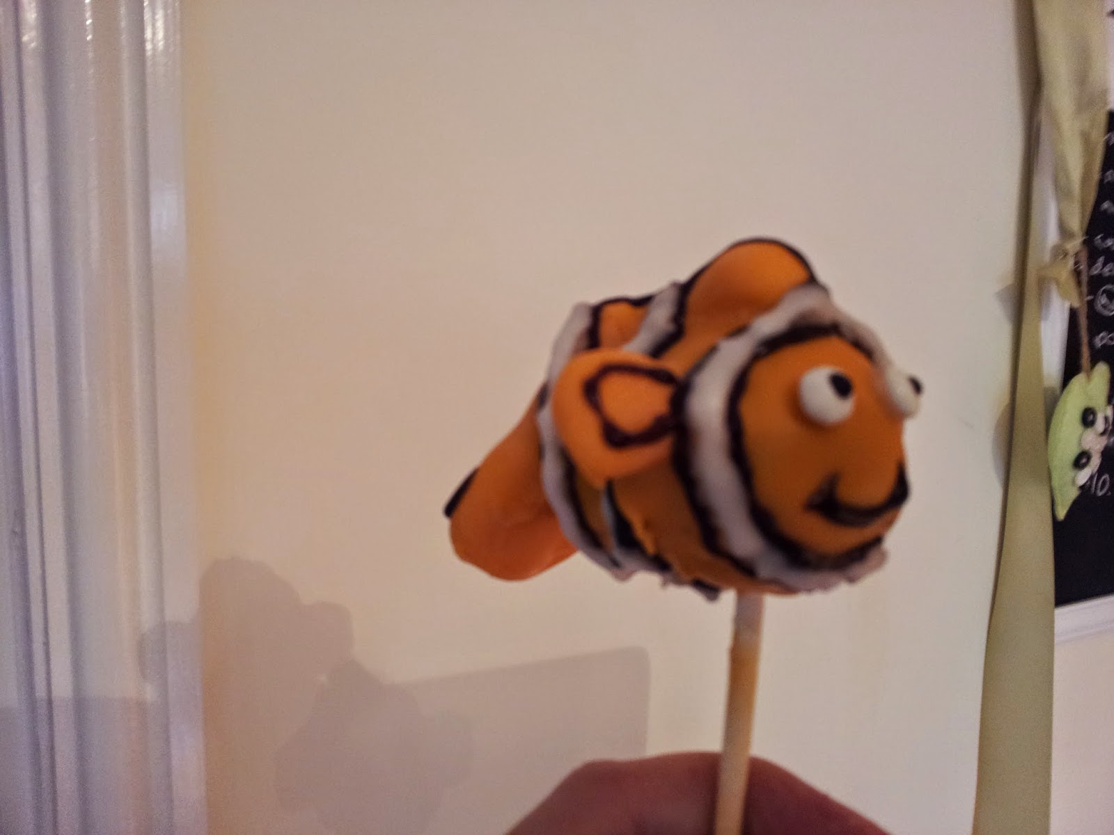 bakes and decorates: Finding Nemo cake pops