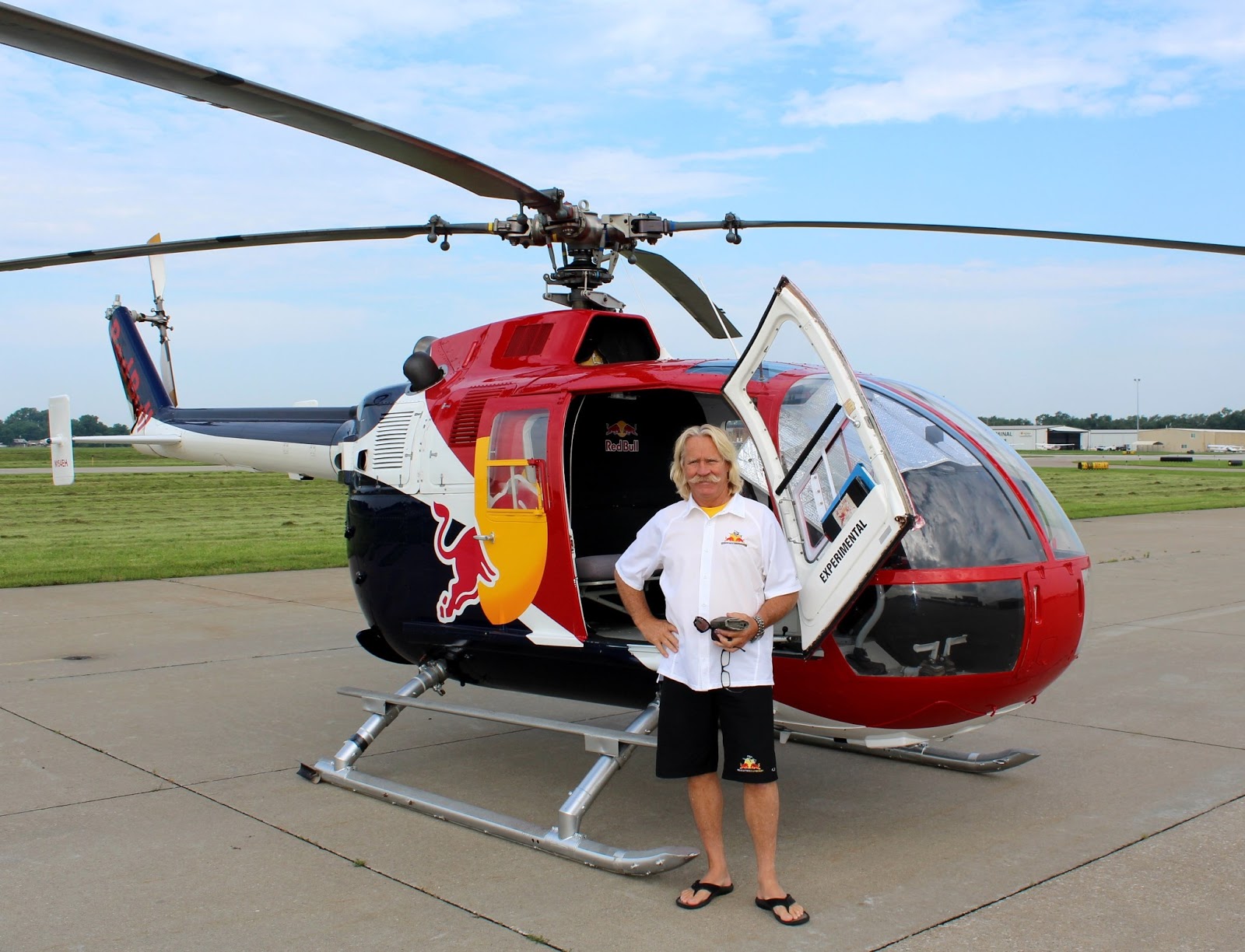 The Aero Experience: Chuck Aaron Puts the Red Bull Helicopter Through ...