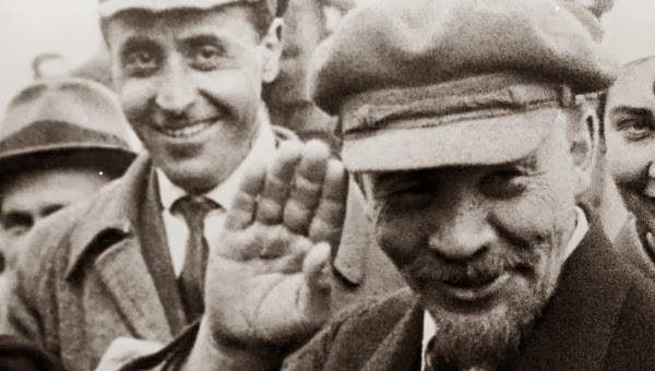 Σφυροδρέπανο: Πιο ζωντανός κι από εμάς τους ζωντανούς