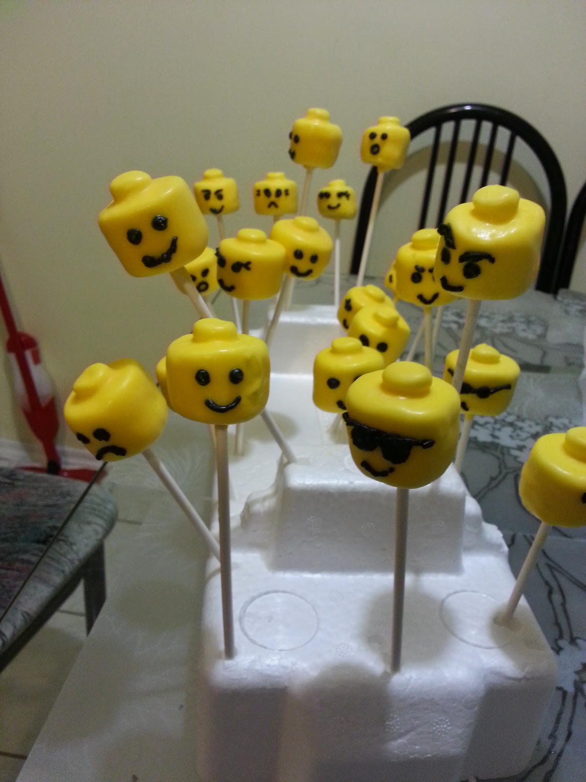 [Swaggy Simple Cakes]: Lego Marshmallow Pops, Lego Cookies and Lego Cake