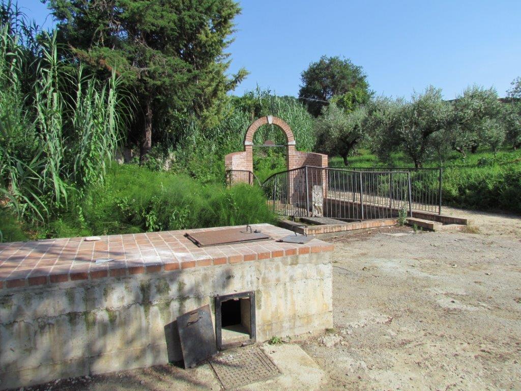 Le epigrafi storiche nascoste e non: Poggiofiorito. Abbeveratoio agricolo