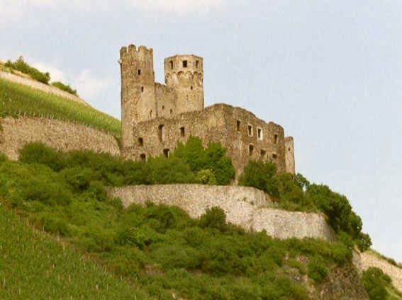 Ploaia de cuvinte: Valea Rinului - siragul de castele
