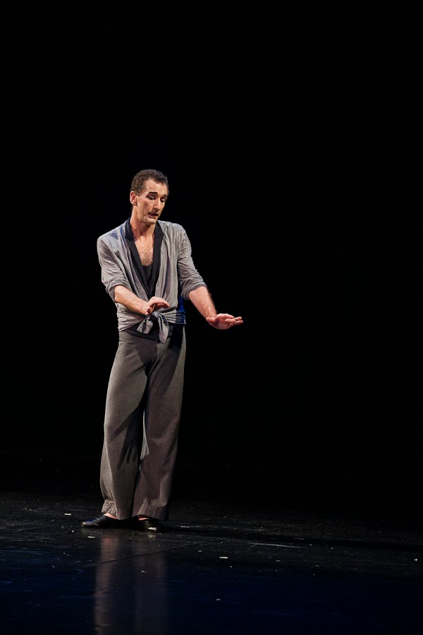 Magic Show In Mime - How To Create Visible Objects | Contemporary ...