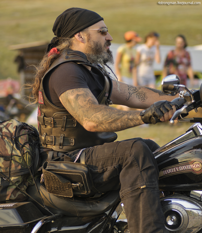 TECH HEIGHT: Bikers motorcycle club "Night Wolves"