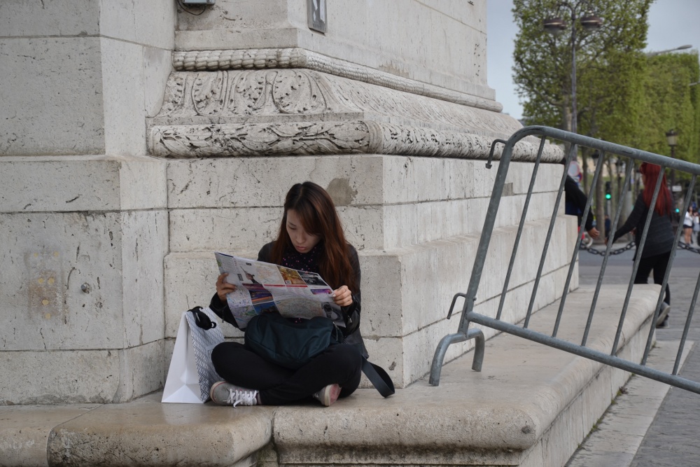 Kolmenimemees: Roosa Pariis, viimane rahukevad, VI. Triumfikaar ja ...