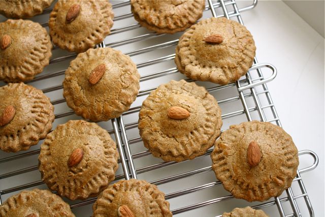 Dollop of Cream: dutch marzipan cookies