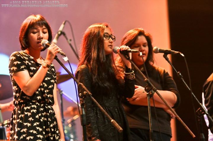 Mustache not a Crime: wanita cantik di dunia musik indie indonesia