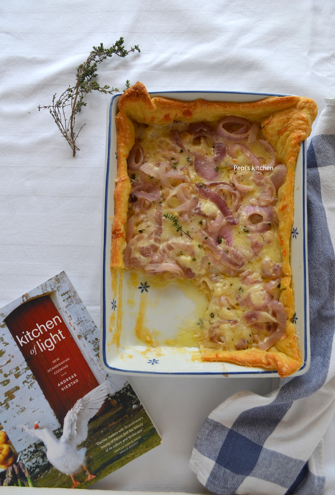 Pepi's kitchen: Τάρτα με Κρεμμύδια, Gruyere και Φρέσκο Θυμάρι