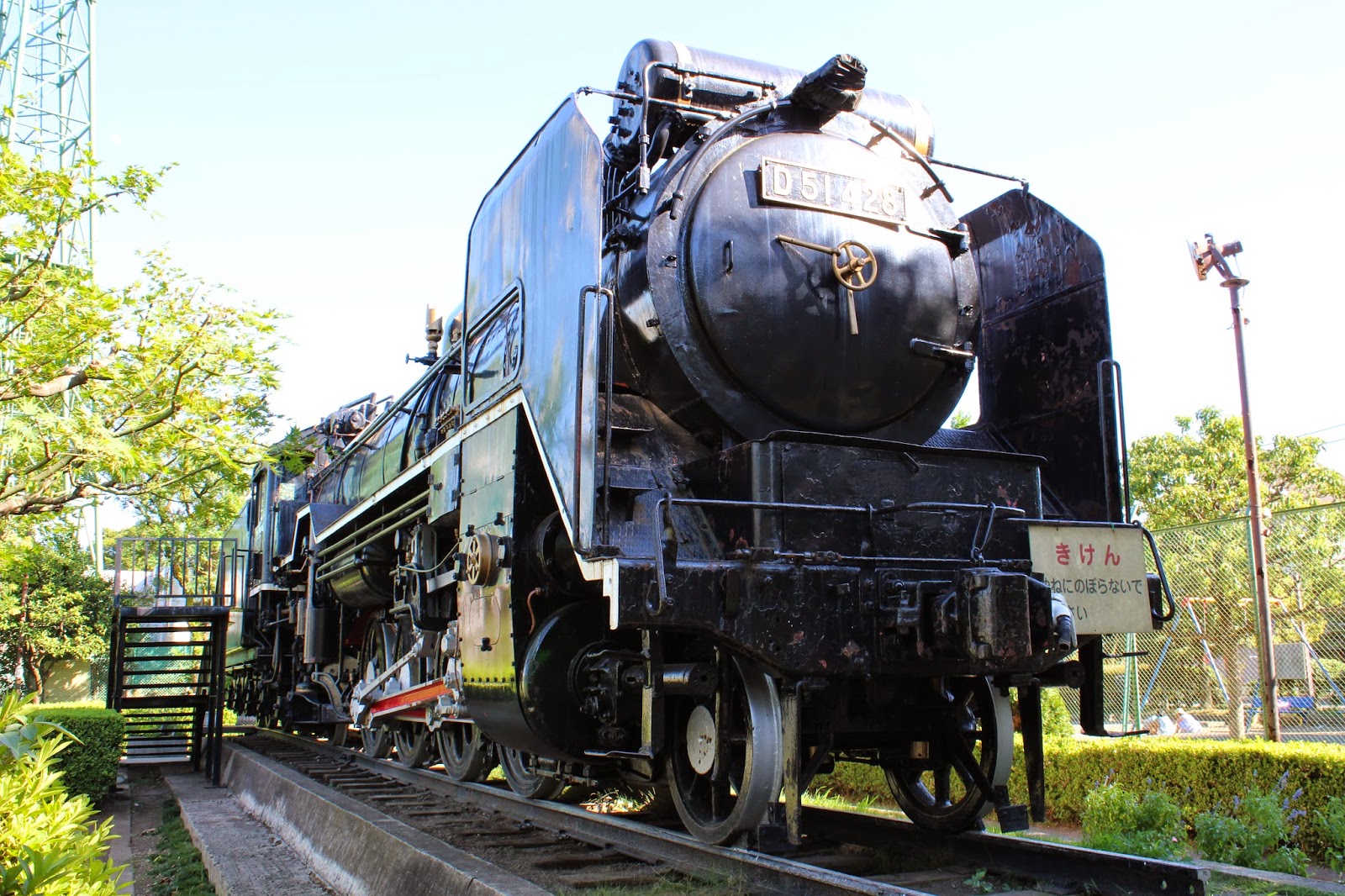 ハマちどり写真帖: 東調布公園のD51 428を訪ねる