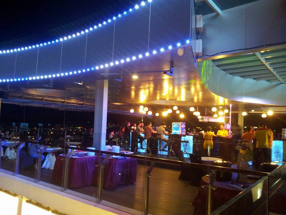 Sky 8 Bar Sahid Batam Centre yang Elegan