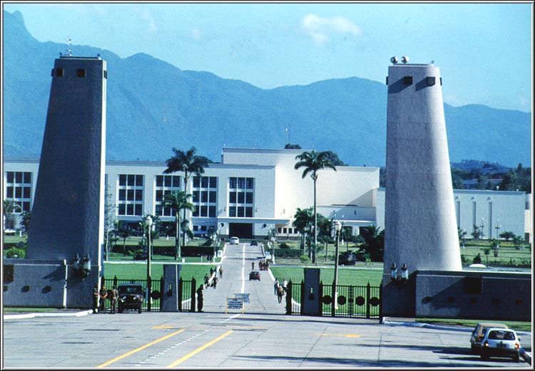 Namorar um Cadete: A AMAN