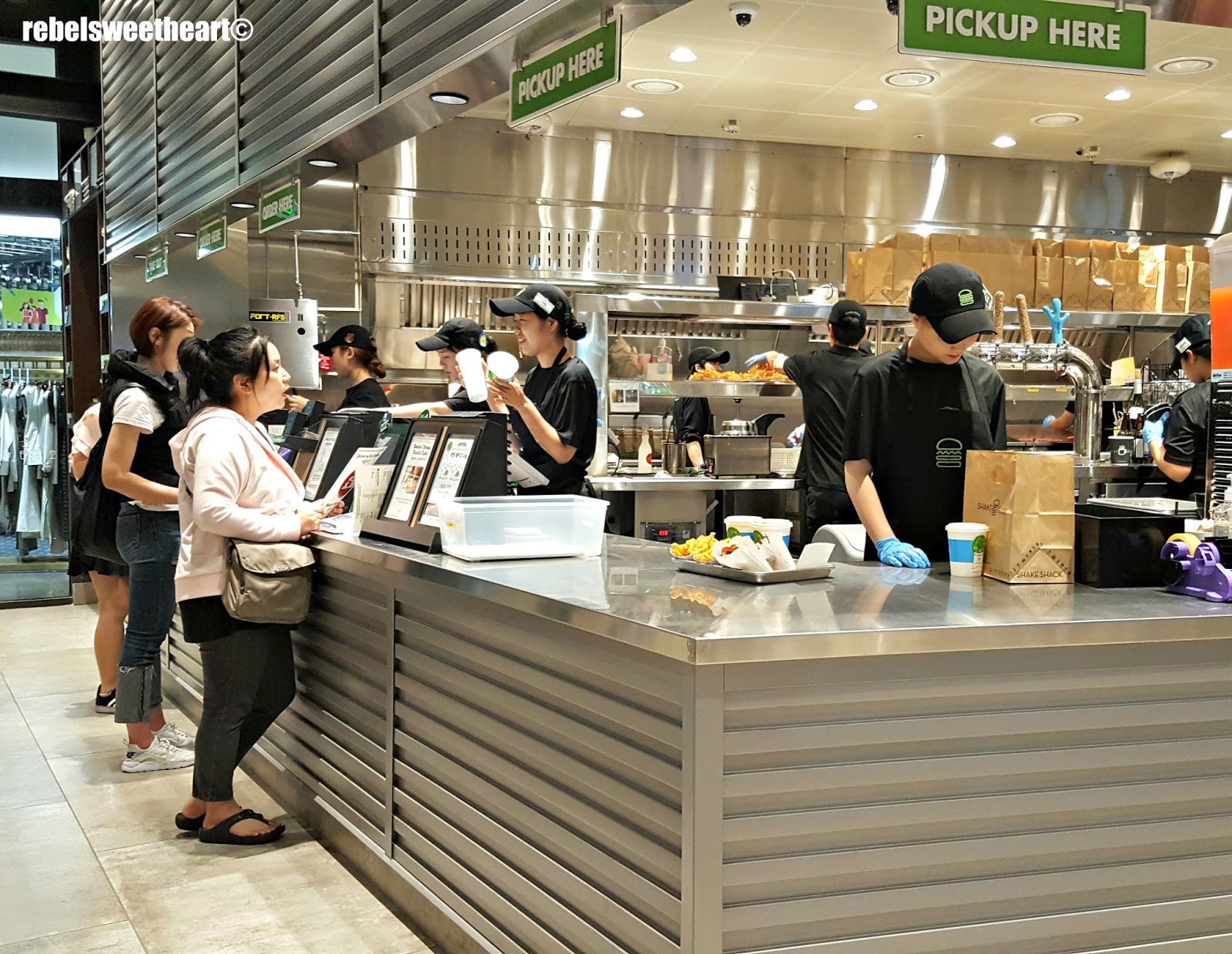 The Rebel Sweetheart.: Foodie Goodie | Shake Shack at Dongdaemun, Seoul.
