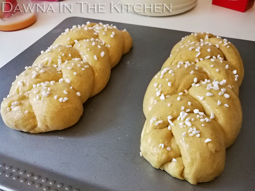 Dawna in the Kitchen: Pulla — Finnish Cardamom Bread