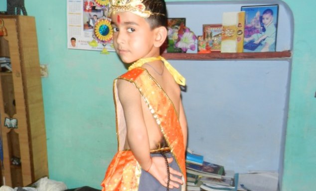 Bocah Ini Dipuja karena Dianggap Titisan Dewa - RUPA-RUPA