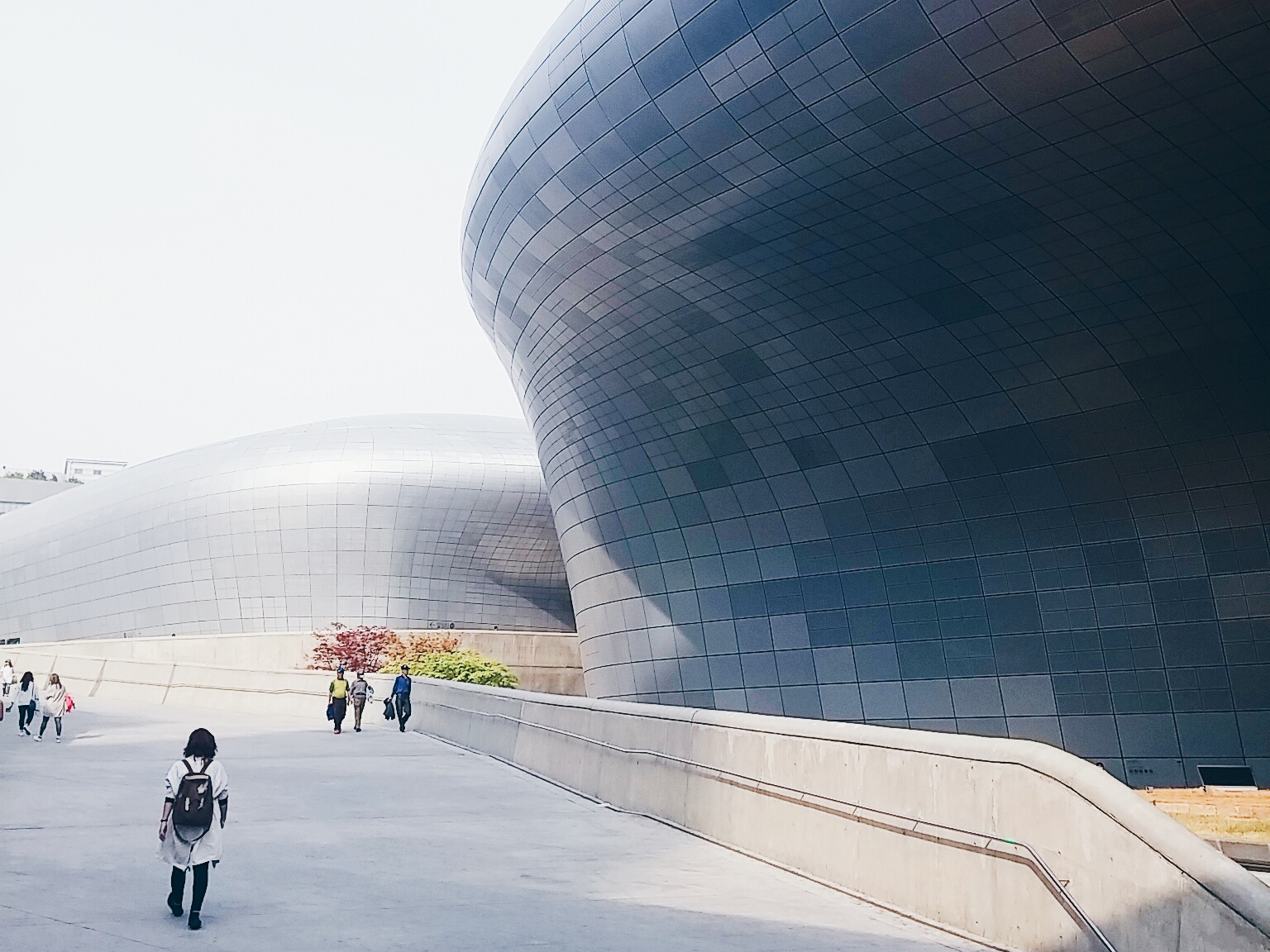 KOREA VACAY : DONGDAEMUN DESIGN PLAZA (DDP), SEOUL - LEVINAPANGESTU