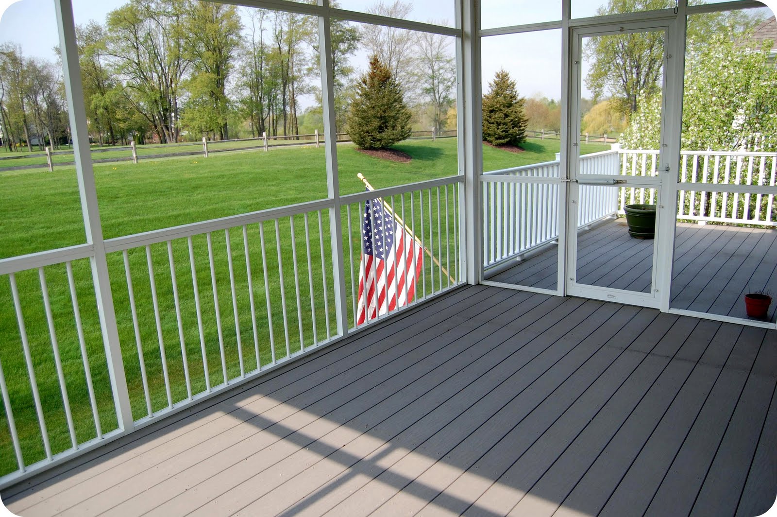 33 Shades of Green: Screen Porch - Ready for Summer!