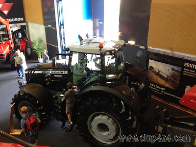 Tractors - Farm Machinery: Massey Ferguson 8690 Black Beauty