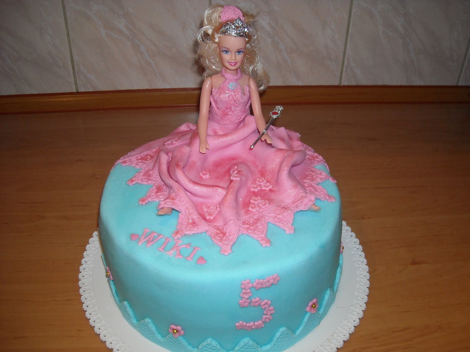 Torty Kamy : Tort z Barbie