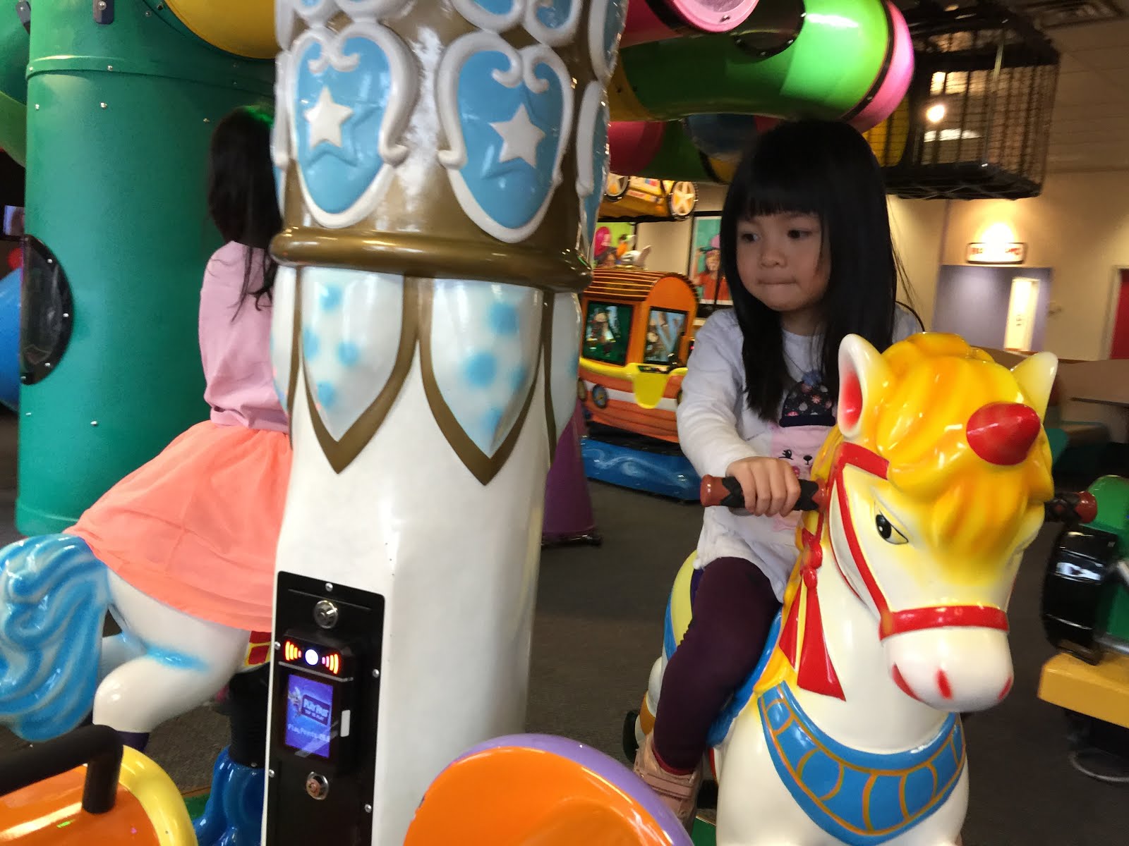 Amazing Adventures of Ashley : Chuck E Cheese rides